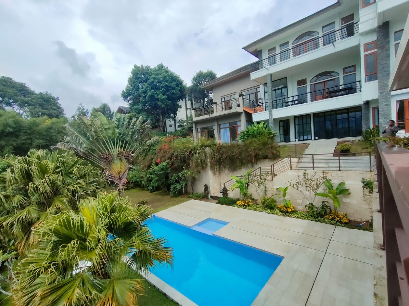 Villa M Flozo 12 Kamar | Private Pool Villa - Villa Lembang 09