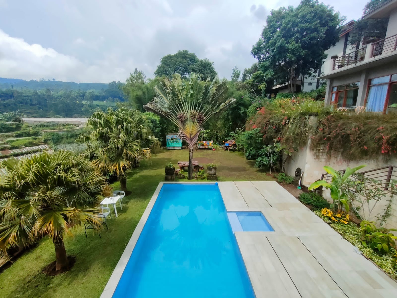 Villa M Flozo 12 Kamar | Private Pool Villa - Villa Lembang 09